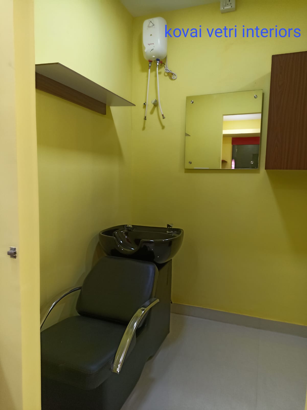 beauty parlor interior designer